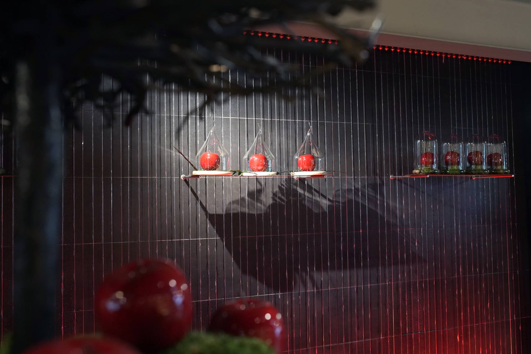 les pommes rouges décoratives I Symphonie florale fleuriste juvignac